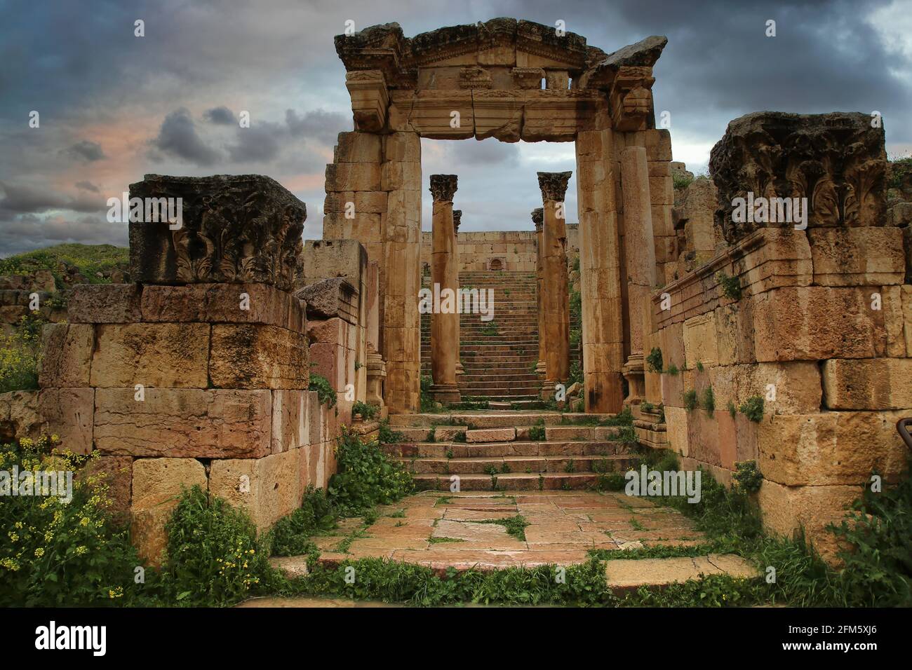 Ancient roman ruins in the city of Jerash Stock Photo - Alamy
