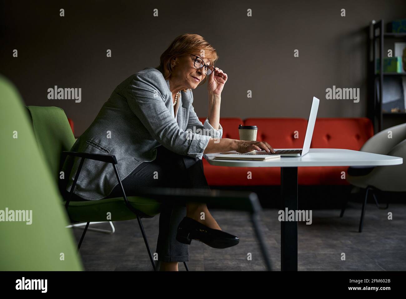 Woman staring distance office hi-res stock photography and images - Alamy