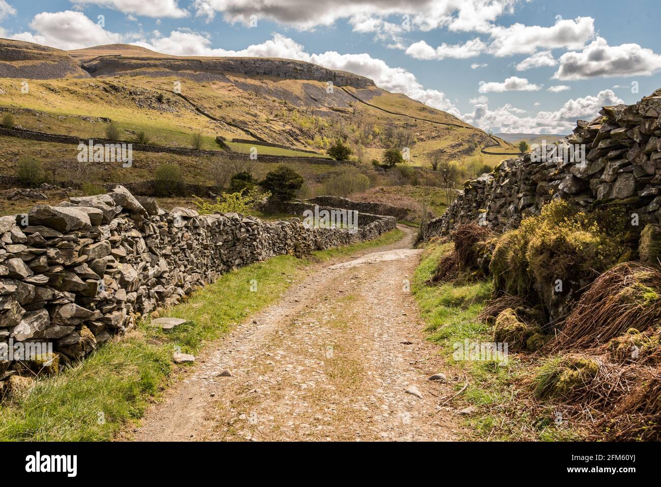 Crummackdale hi-res stock photography and images - Alamy