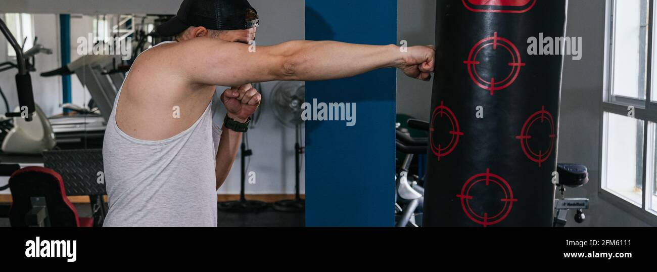 Body punching hi-res stock photography and images - Alamy