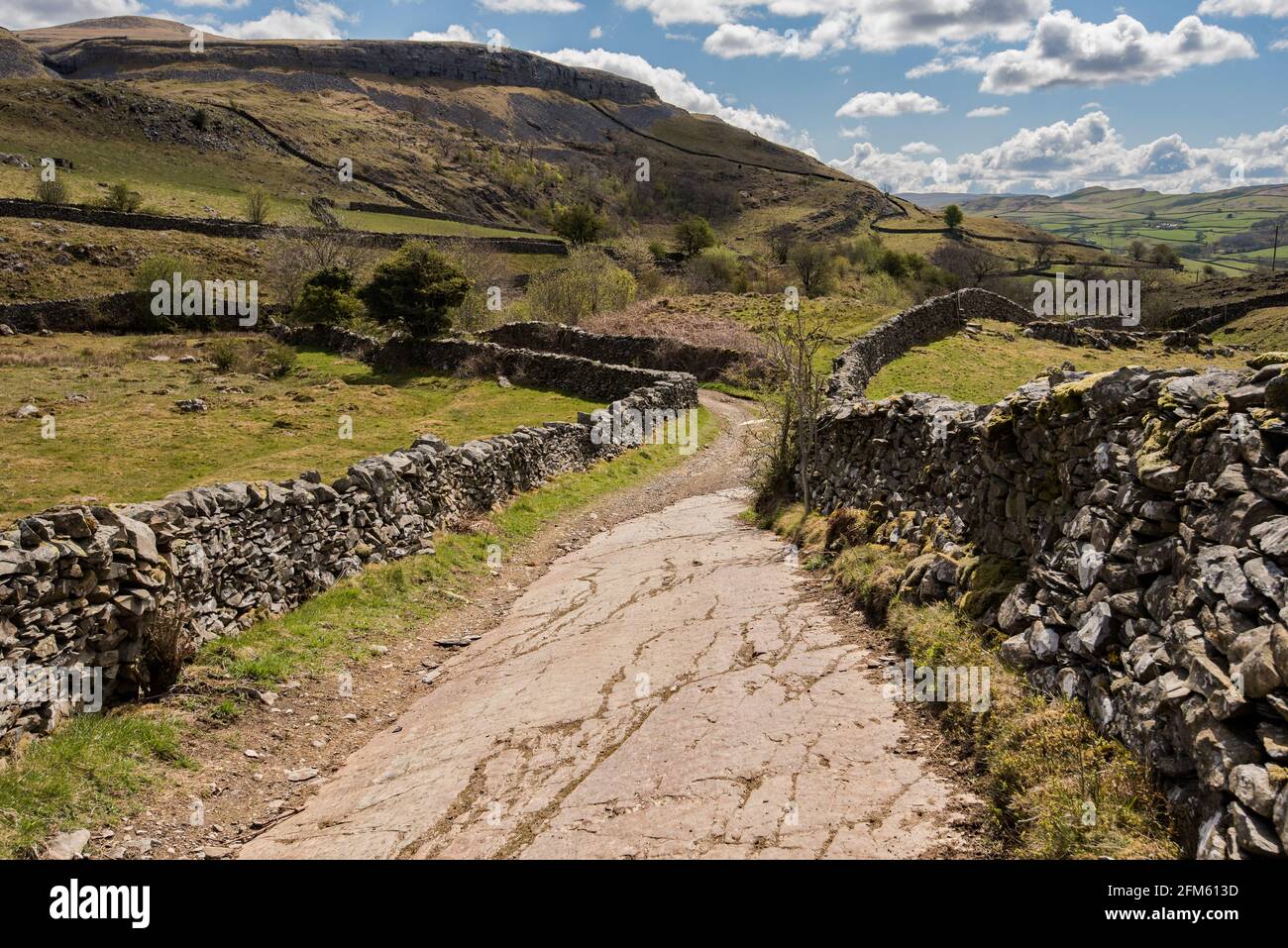 Walking in crummackdale hi-res stock photography and images - Alamy