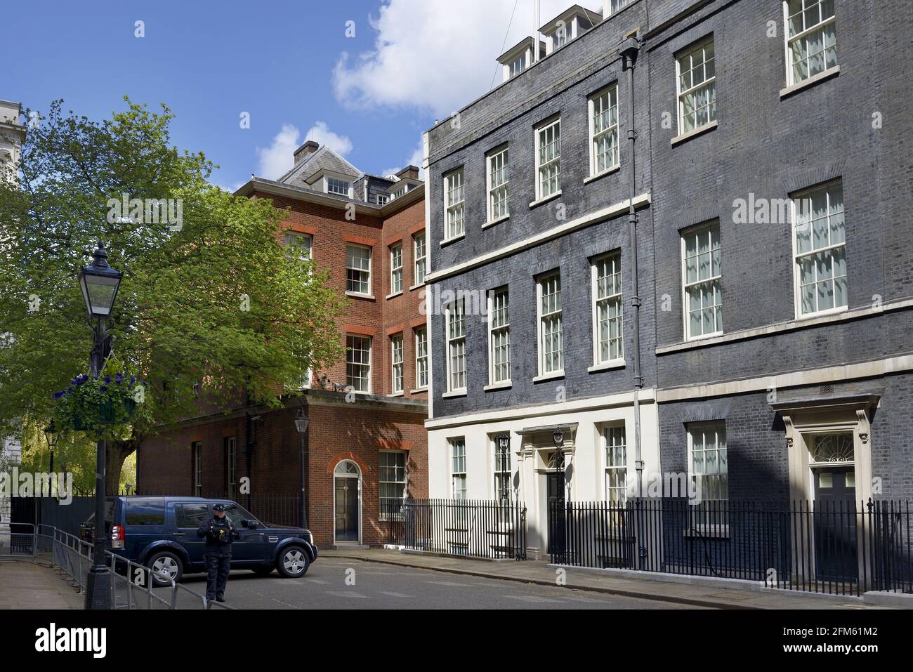 Downing street flat hi-res stock photography and images - Alamy