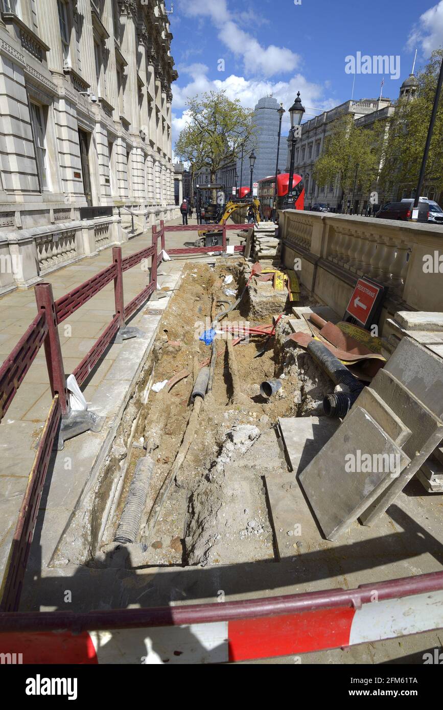 Pavement hole hi-res stock photography and images - Alamy