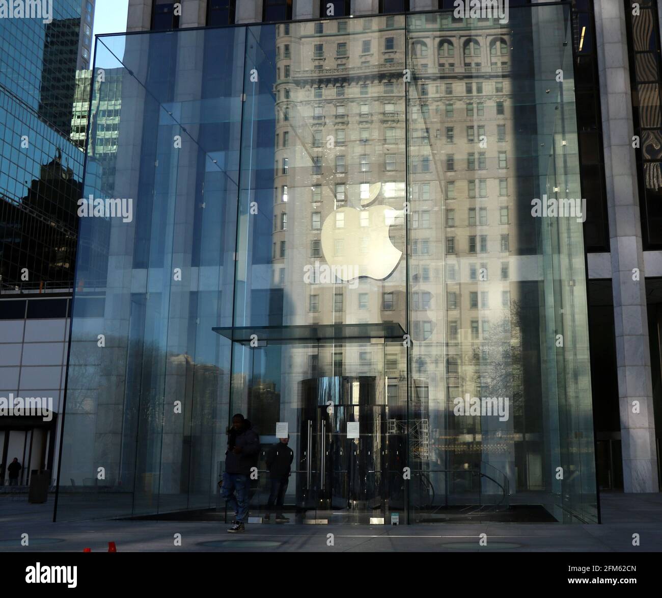 New York - NY - 20200316 Apple Store closed because of Coronavirus ...