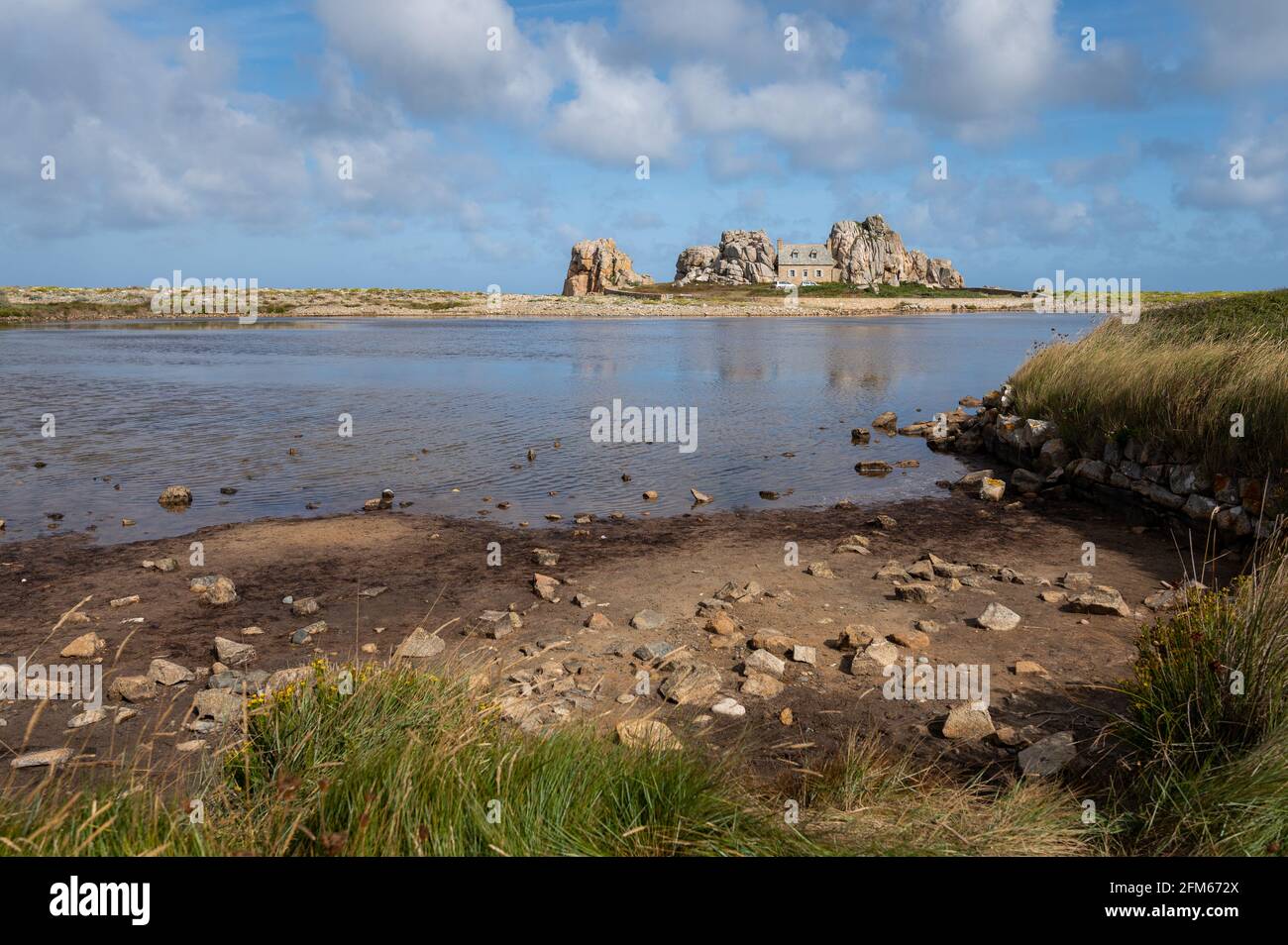 House built with rocks hi-res stock photography and images - Alamy