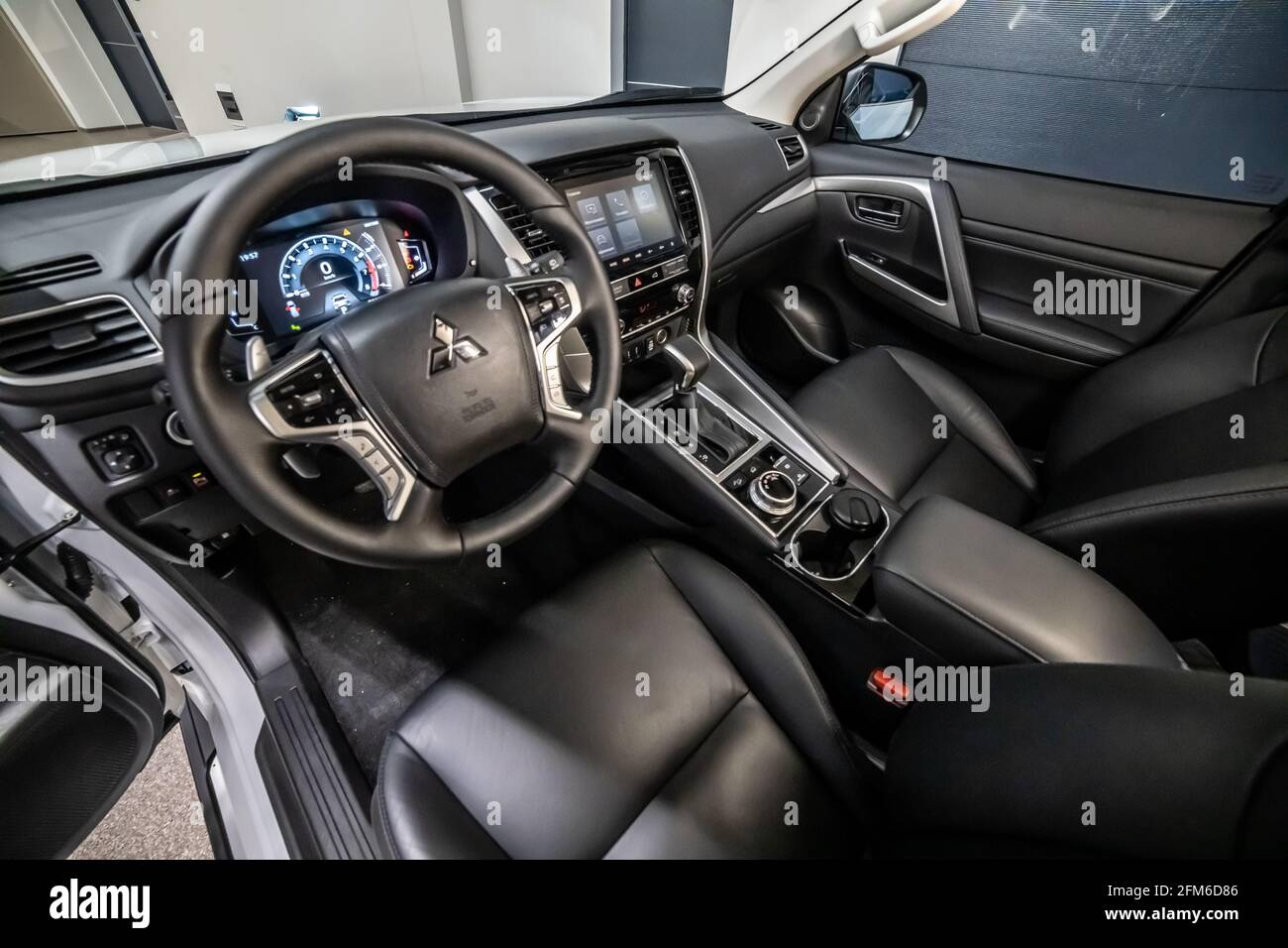 Mitsubishi Pajero White High Resolution Stock Photography and Images ...