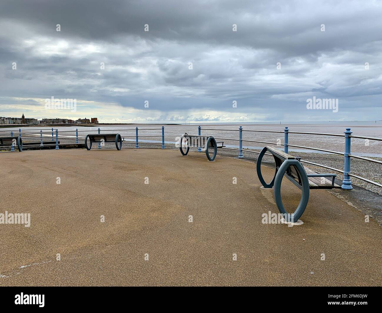 Promenade seating hi-res stock photography and images - Alamy