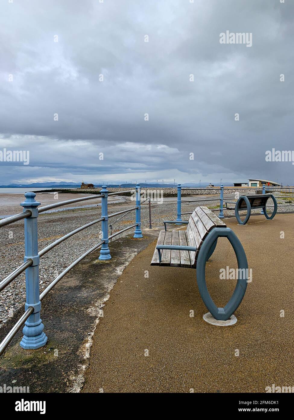 Promenade seating hi-res stock photography and images - Alamy
