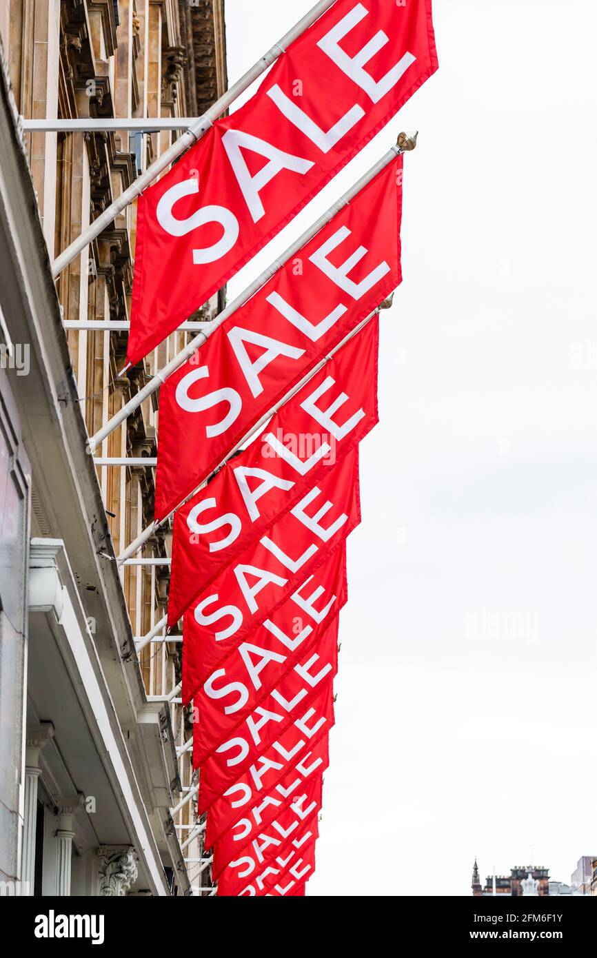 Hanging shop signs hi-res stock photography and images - Alamy