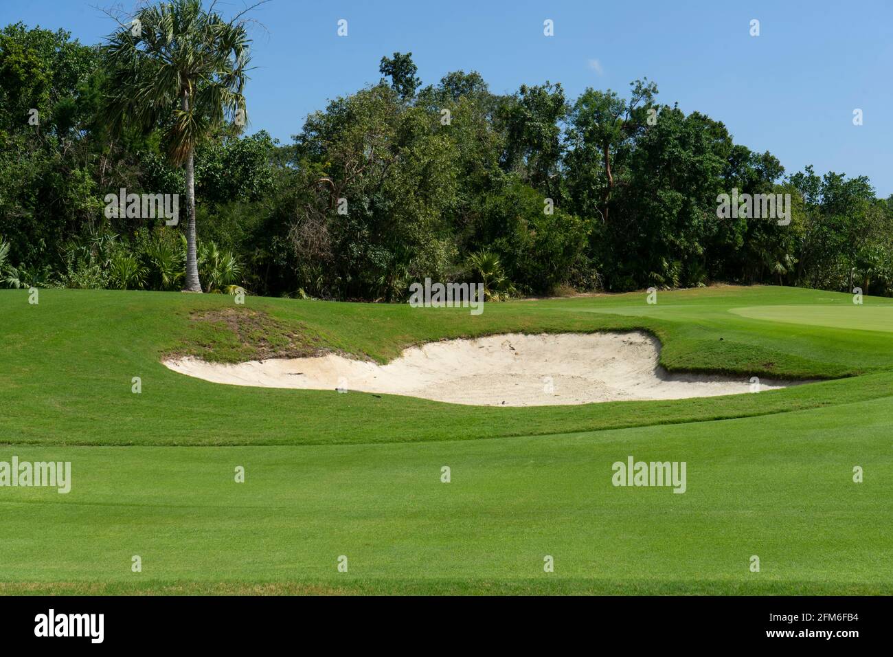Golf bunkers hi-res stock photography and images - Alamy