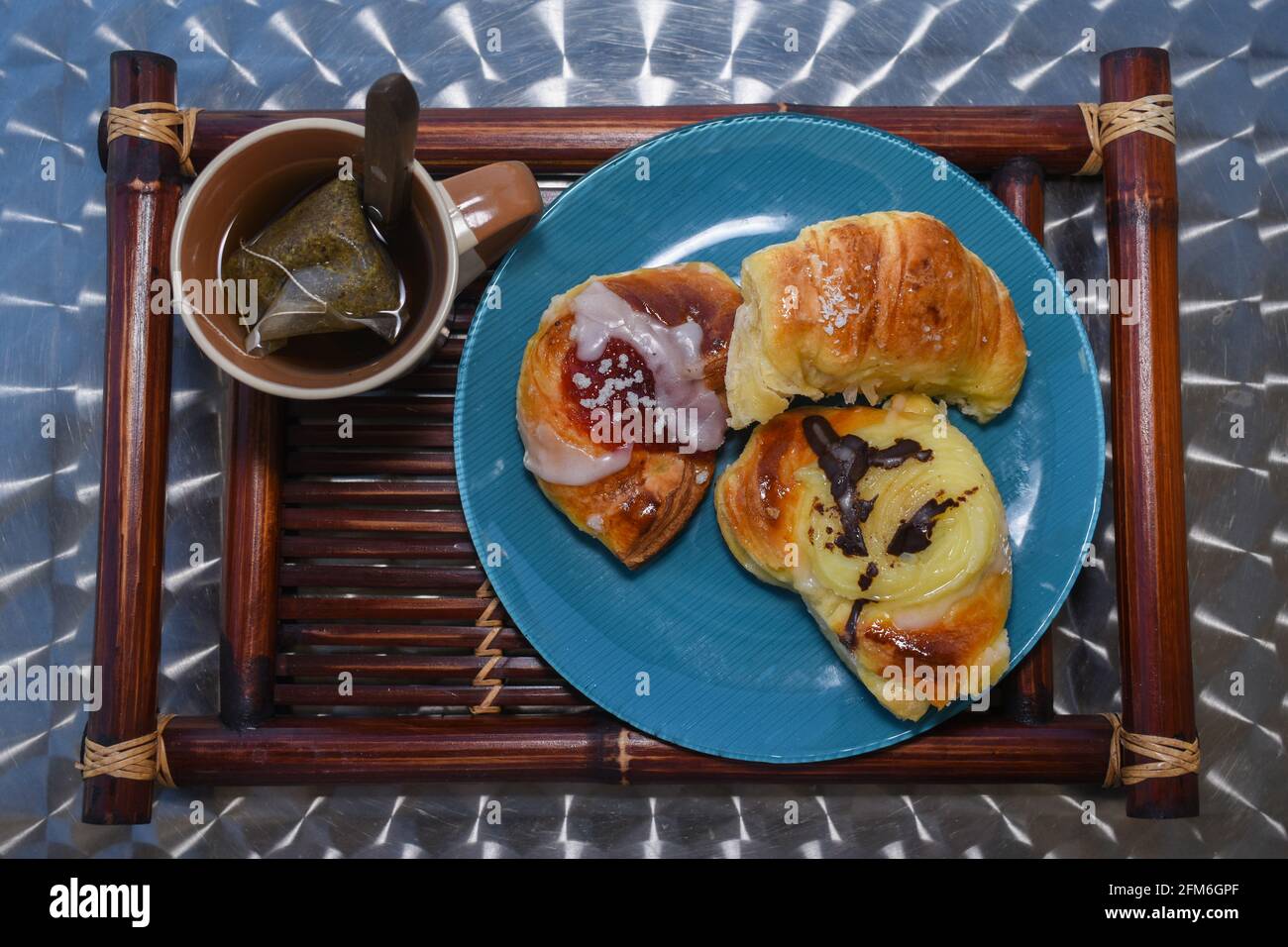 Cafeteria tray hi-res stock photography and images - Alamy