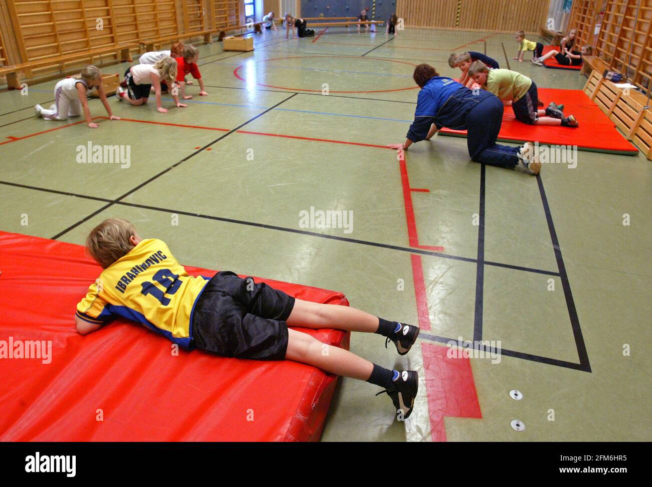 Youth sports school of gymnastics hi-res stock photography and images ...
