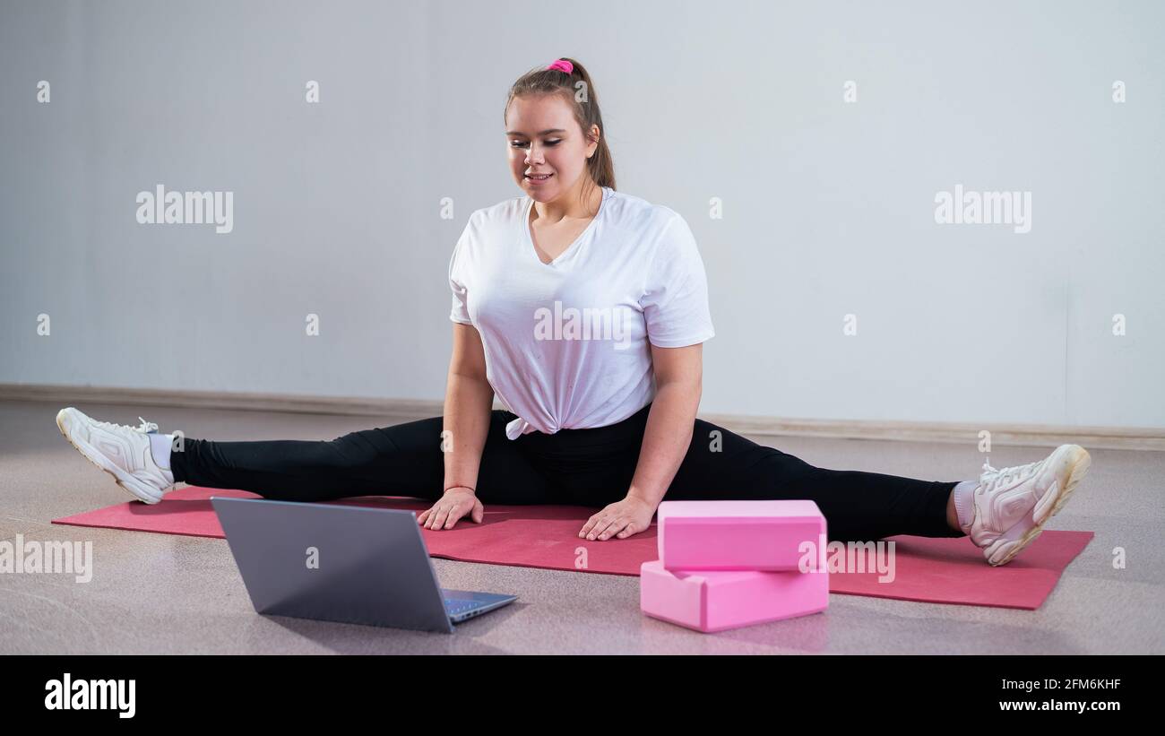 Fat girl doing gymnastics sports hi-res stock photography and images ...