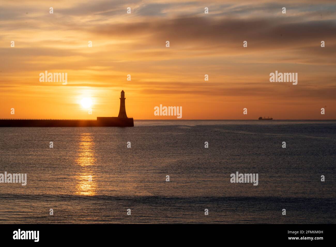 Sunderland light house tyne and wear hi-res stock photography and ...