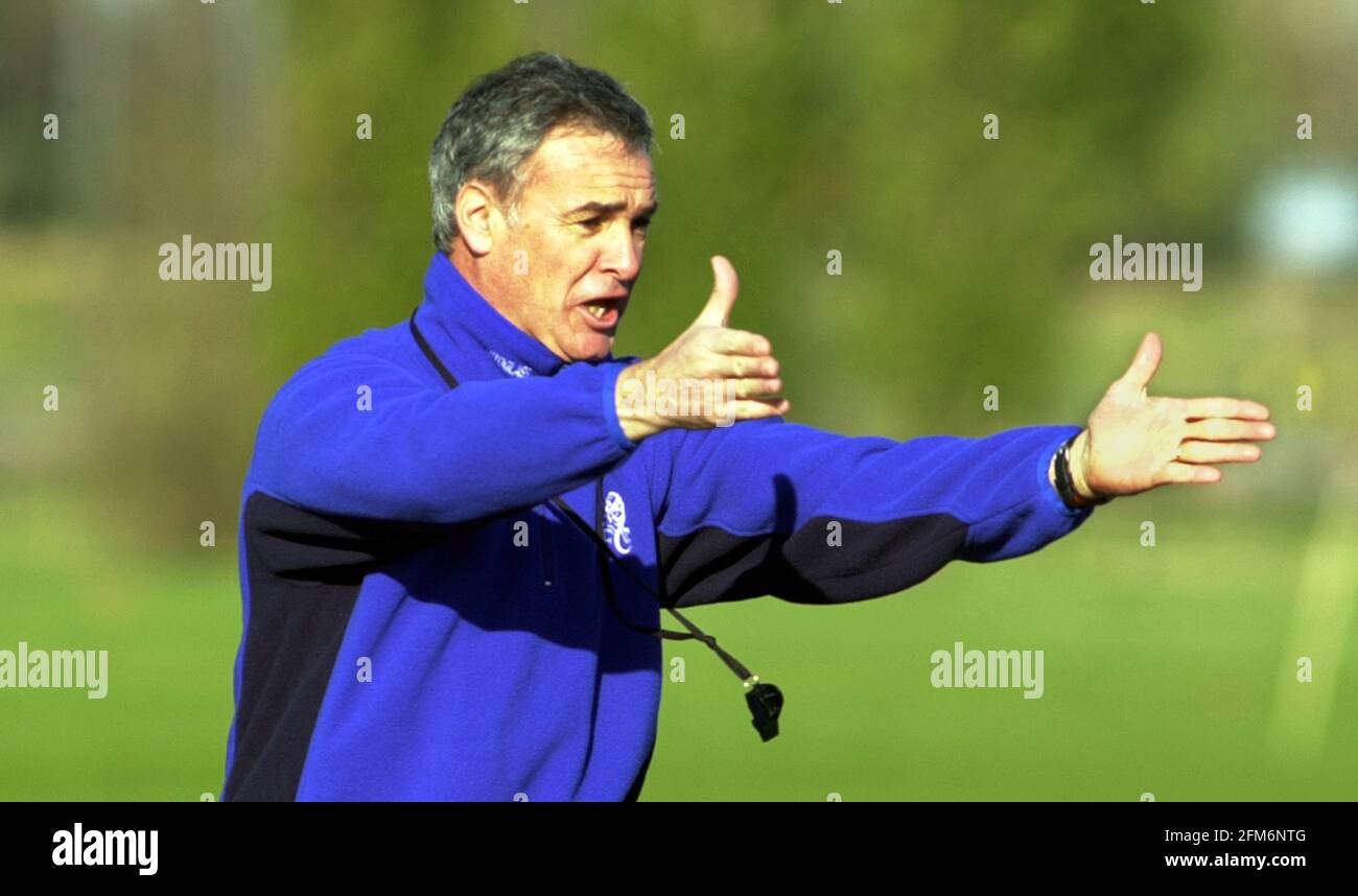 Claudio Ranieri Chelsea manager during training November 2000 Stock ...