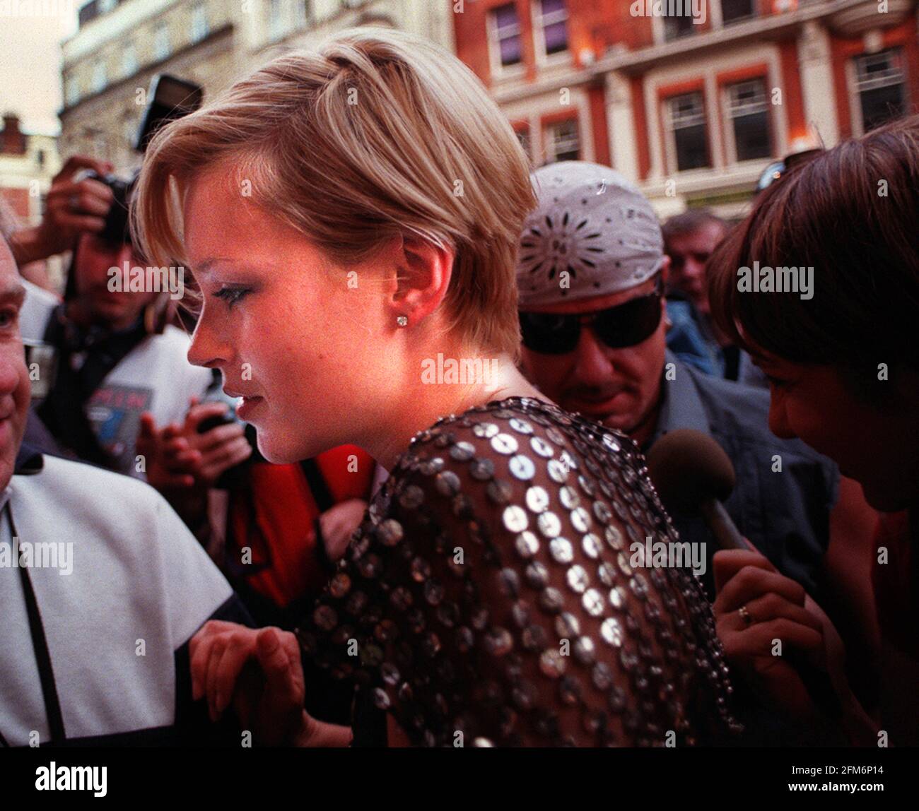 KATE MOSS MODEL ARRIVING AT THE GIELGUD THEATRE AUGUST 2000 FOR A ...