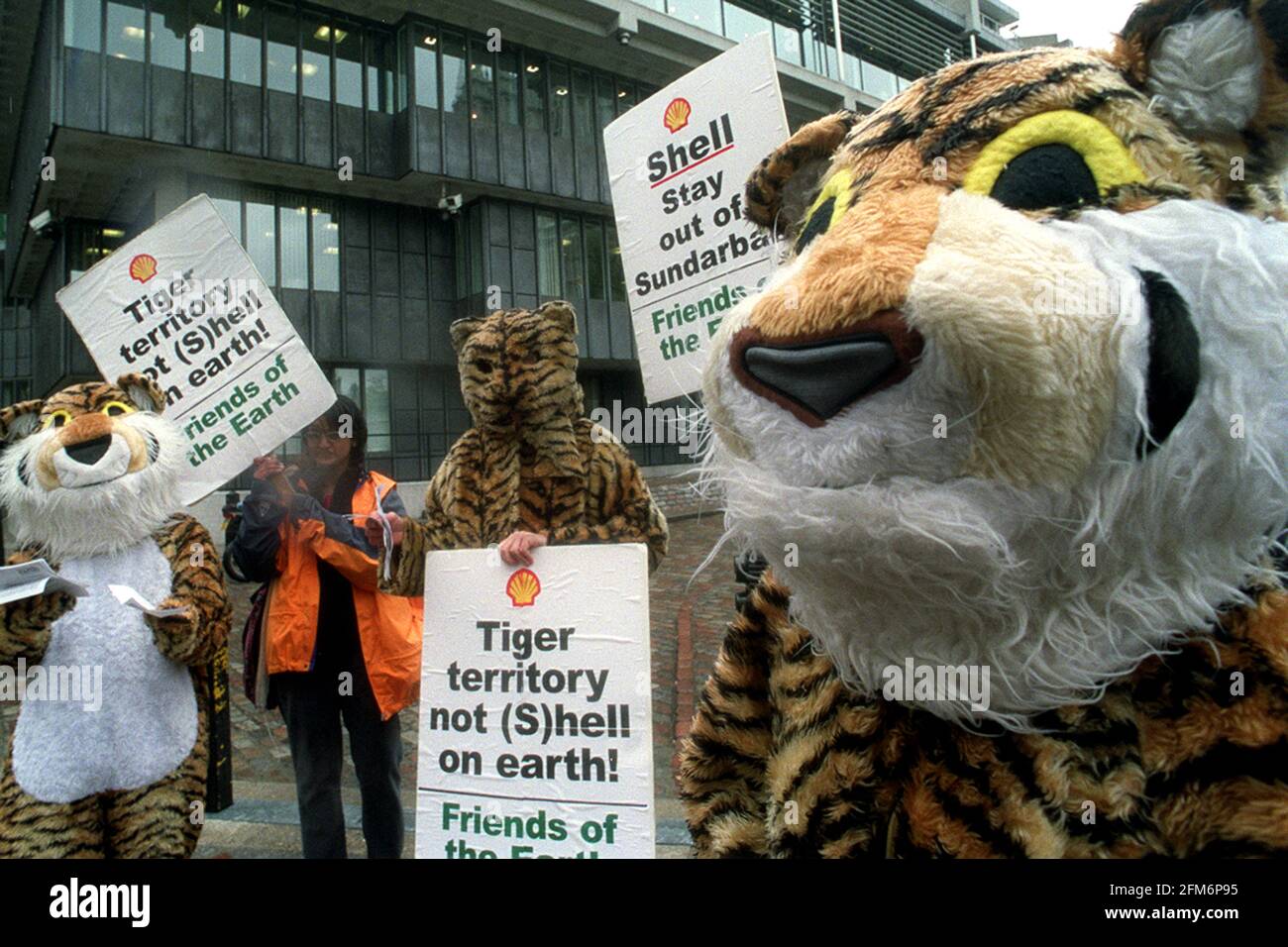 Shell agm hi-res stock photography and images - Alamy