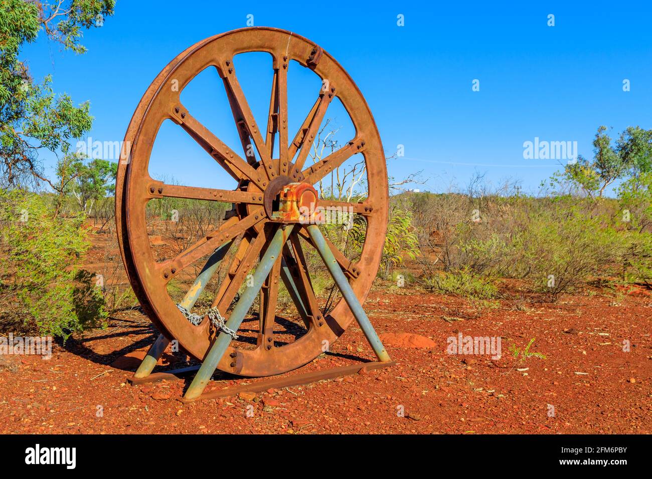 grinding mill wheel of Battery Hill Mining Center, Tennant Creek in ...
