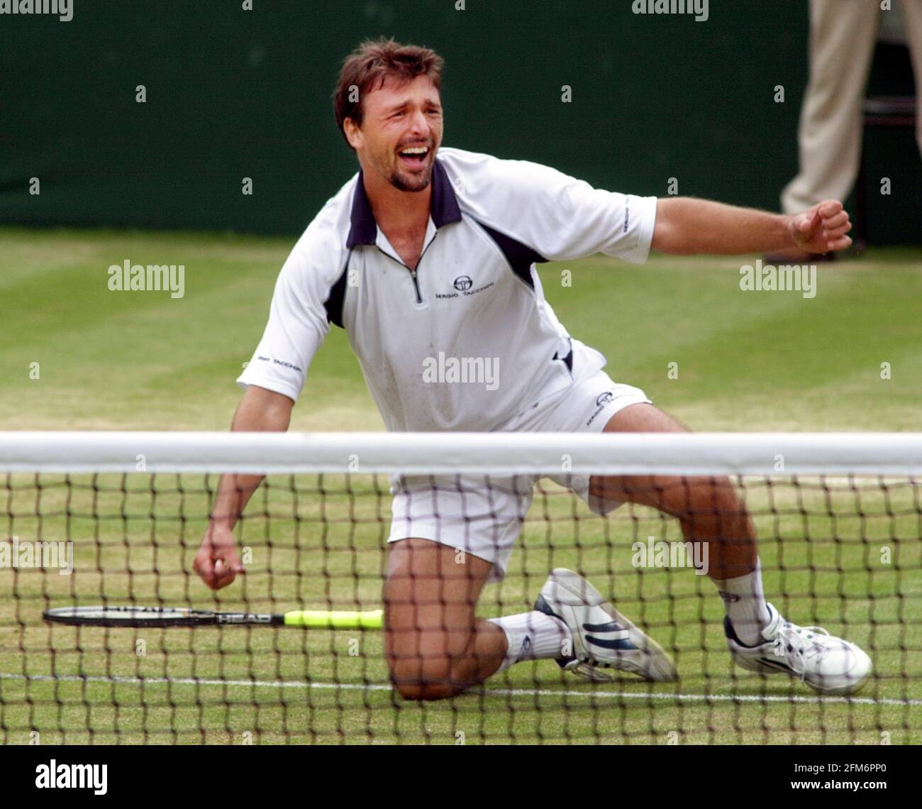 GORAN IVANISEVIC WINS THE MENS FINAL AT WIMBLEDON TENNIS CHAMPIONSHIPS ...