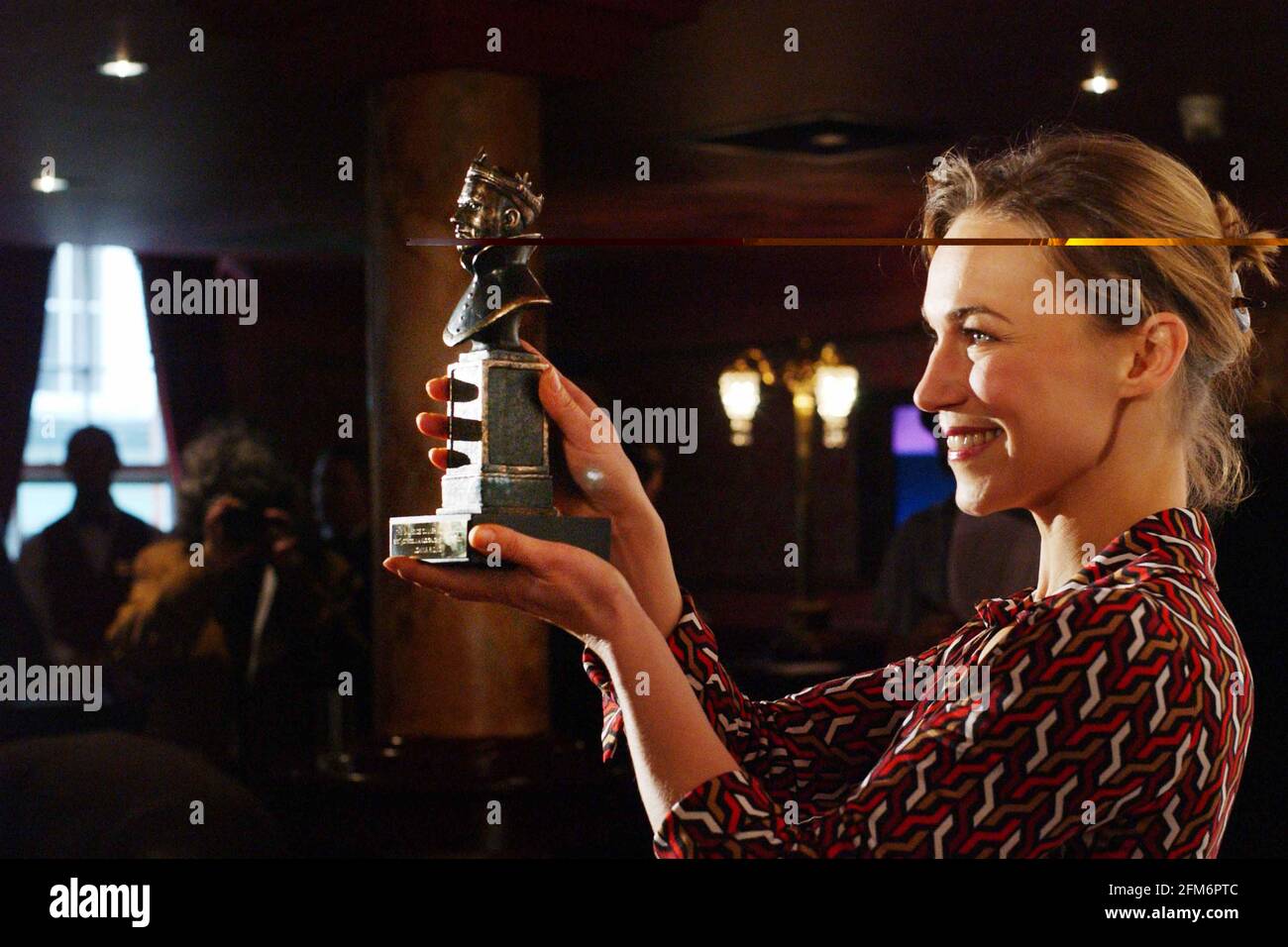 JOANNA RIDING RECIEVES BEST ACTRESS IN A MUSICAL AT THE OLIVIER AWARDS ...