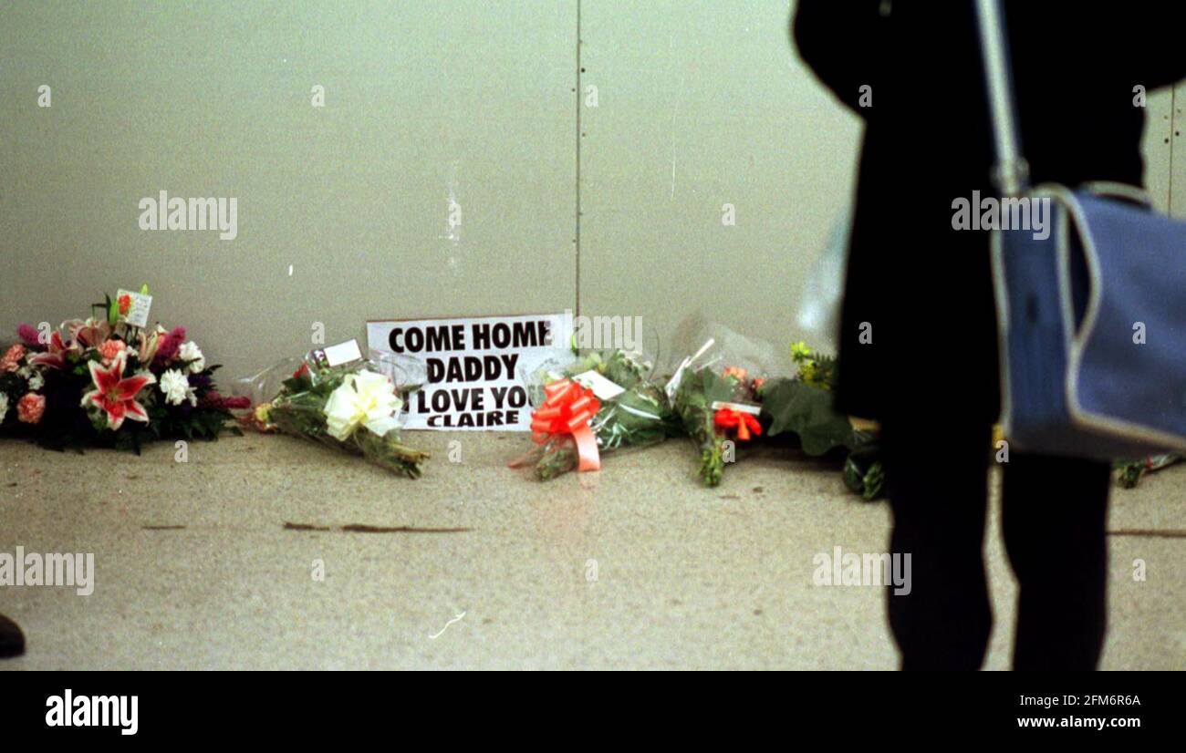 Paddington Railway Accident 1999 Reading Station Flowers at Reading ...