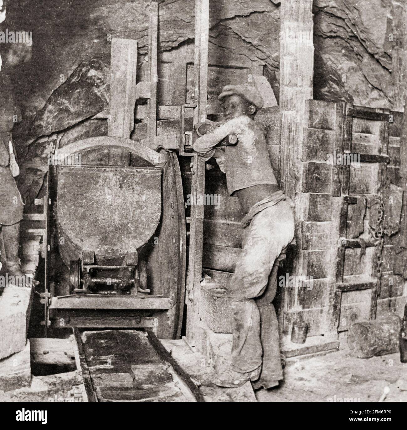 South africa gold mine 1910 hi-res stock photography and images - Alamy