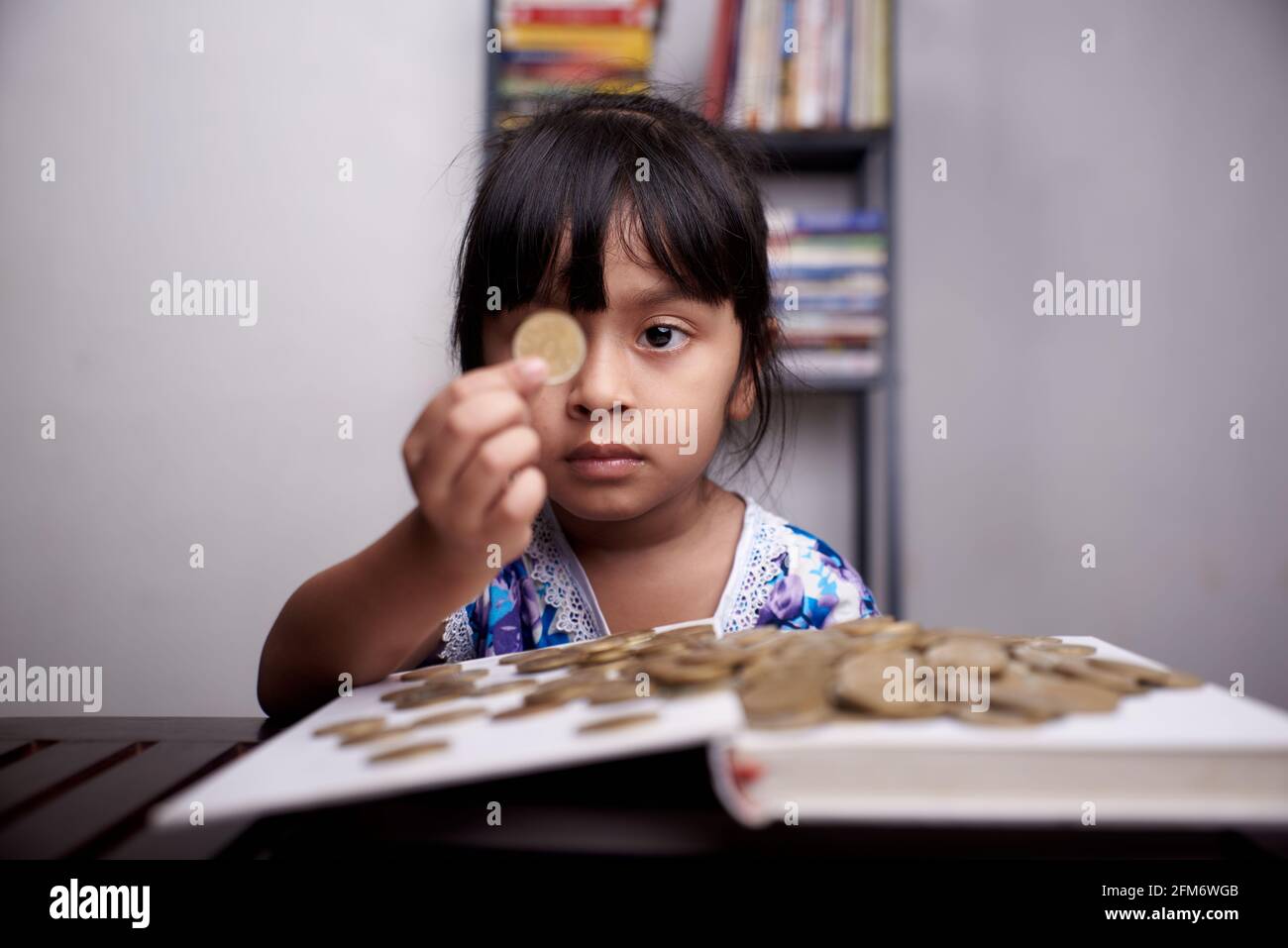 Student counting coins hi-res stock photography and images - Alamy