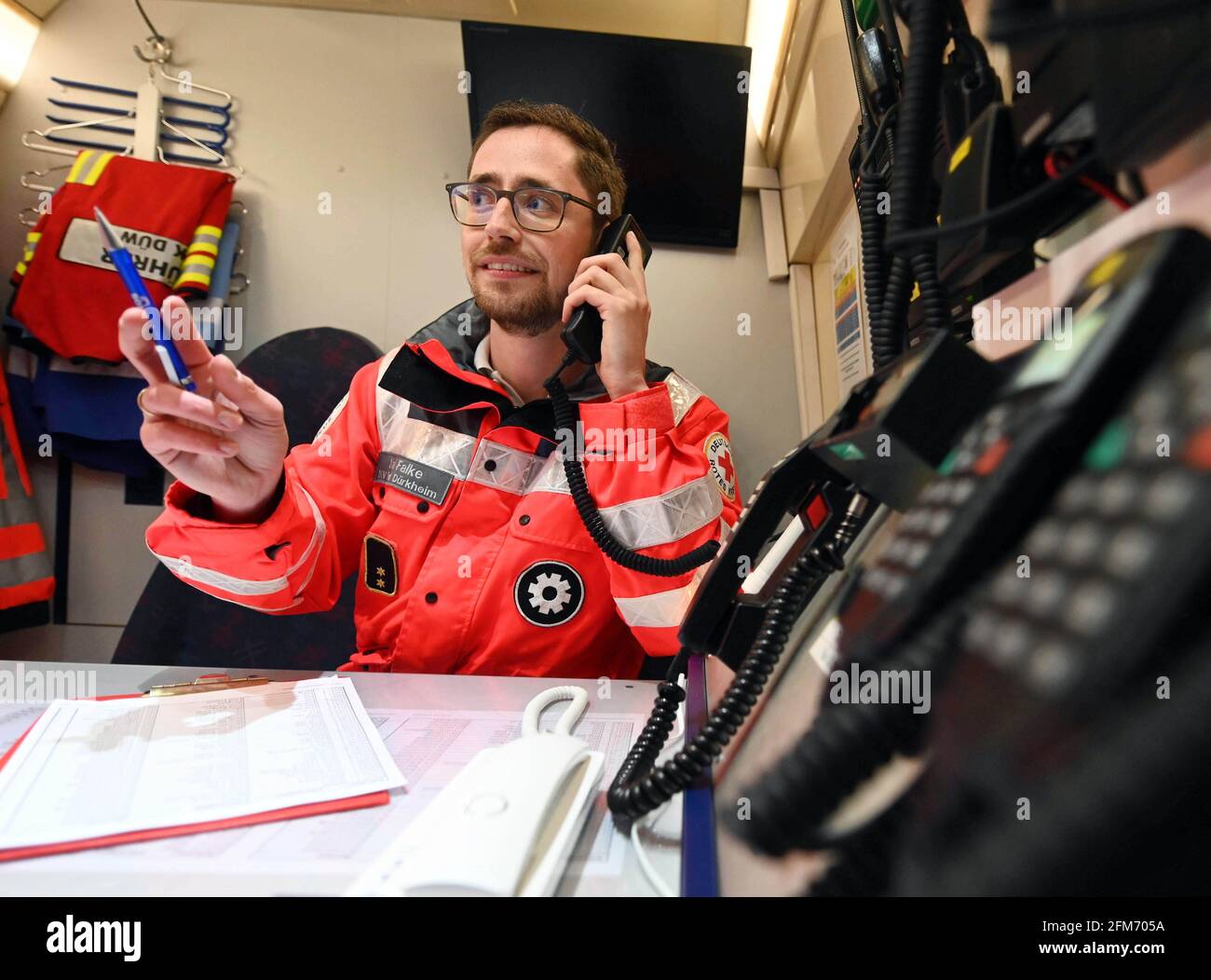 Friedelsheim, Germany. 06th May, 2021. Kai Falke, volunteer with the ...