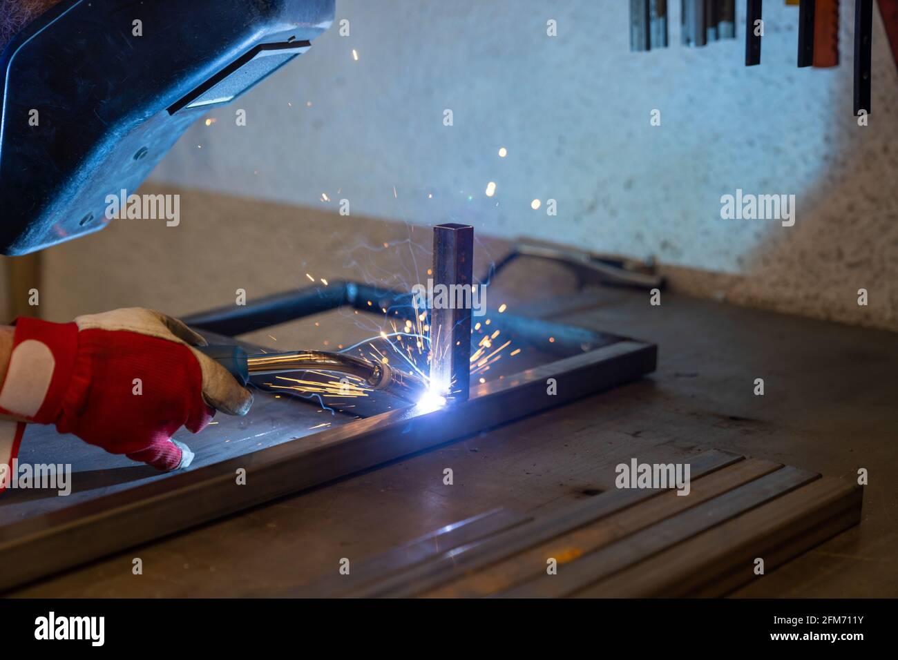 Man welding steel frames hi-res stock photography and images - Alamy