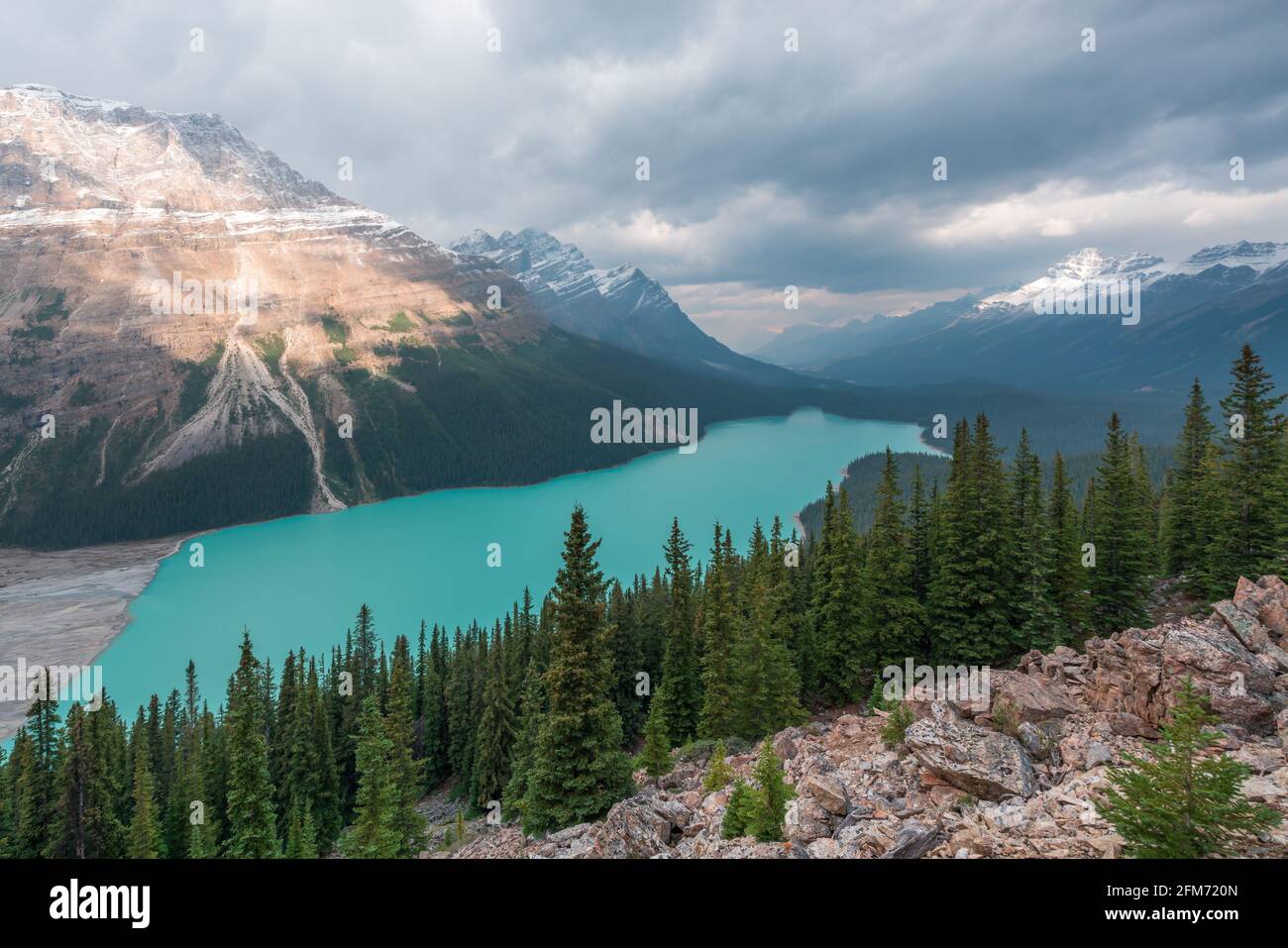 Peyto Lake in Banff National Park on a very cloudy and cold September ...
