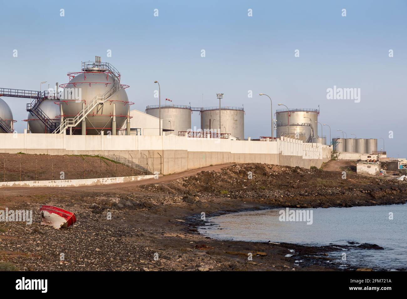 Oil depot hi-res stock photography and images - Alamy
