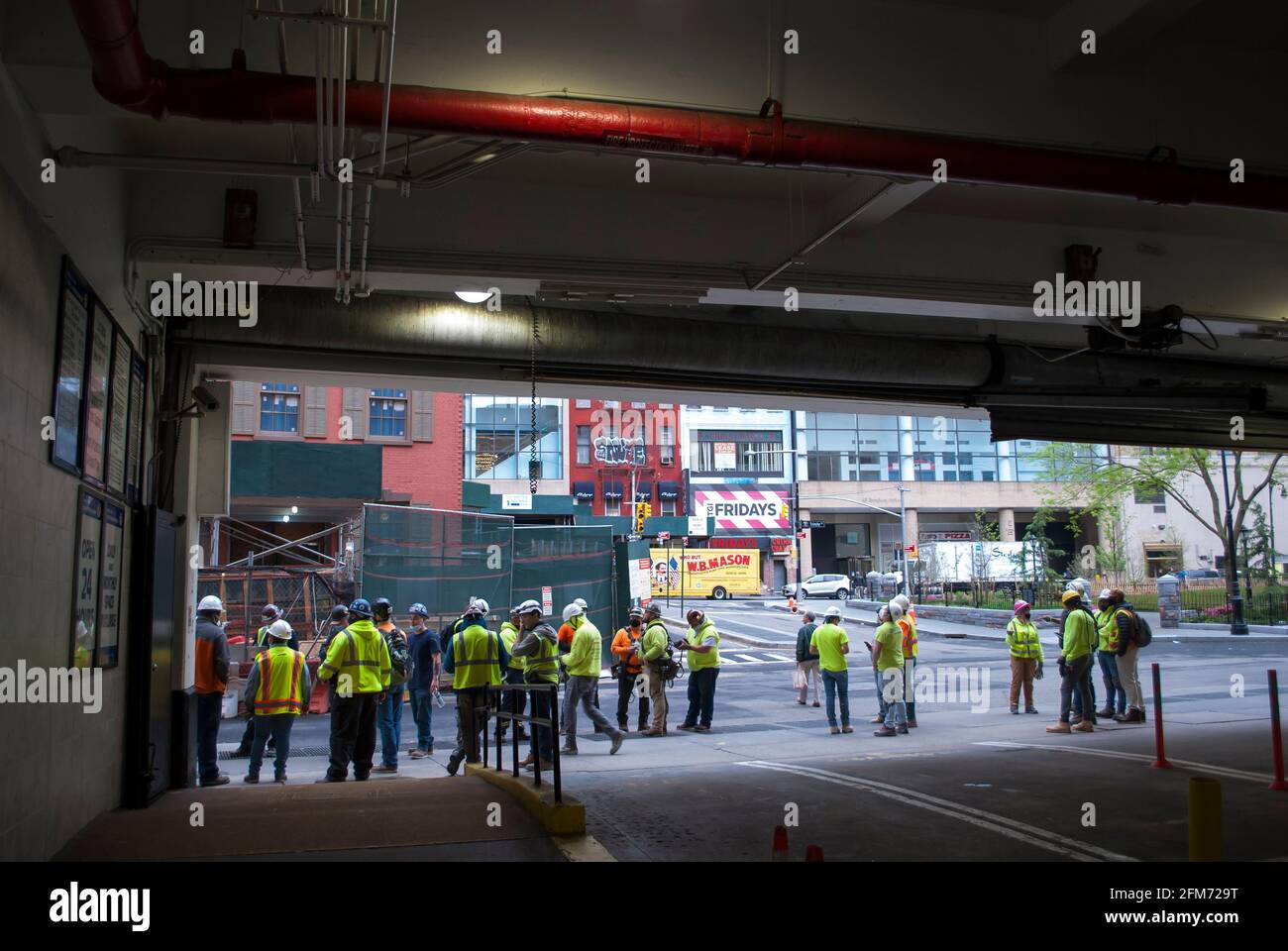 Large group of people outside of a building hi-res stock photography ...