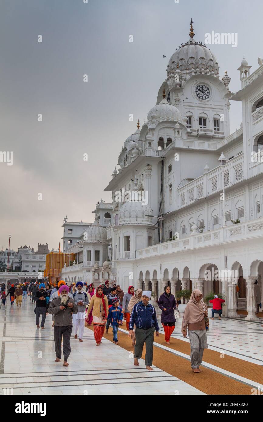 Golden sikh symbol hi-res stock photography and images - Alamy