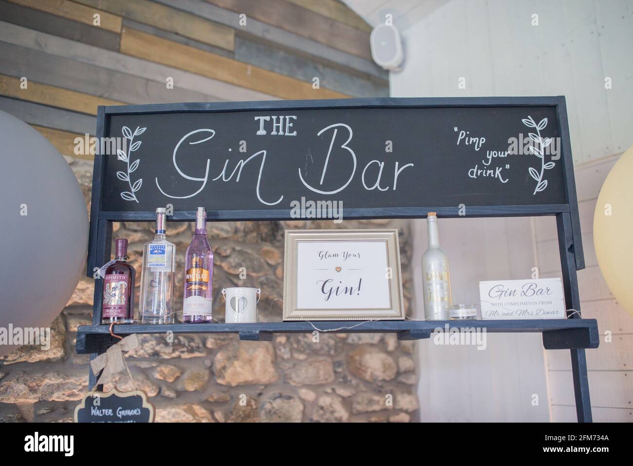 Gin bar hi-res stock photography and images - Alamy