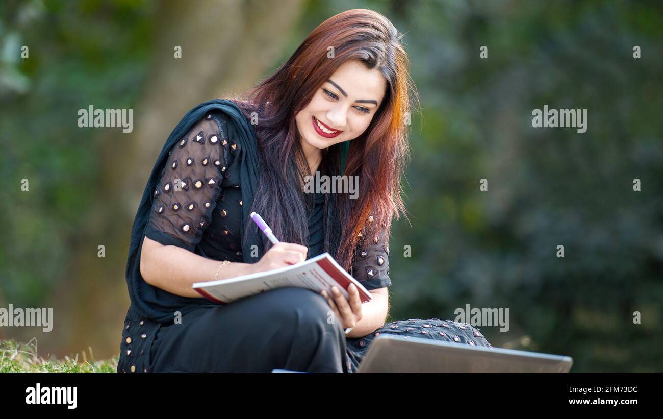 Children student hi-res stock photography and images - Alamy