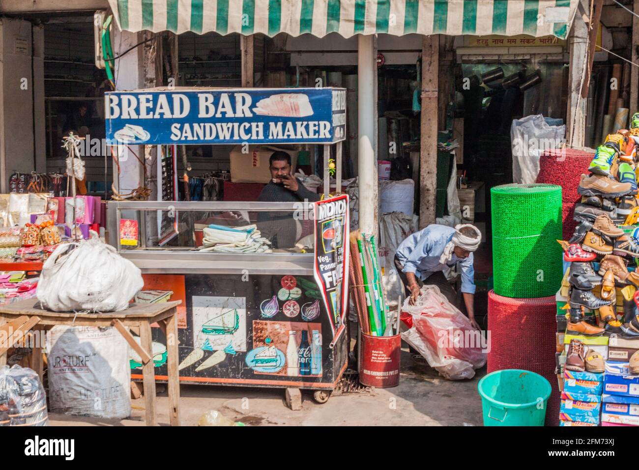 LUCKNOW, INDIA - FEBRUARY 3, 2017: Bread bar sandwich maker stall in ... LUCKNOW, INDIA - FEBRUARY 3, 2017: Bread bar sandwich maker stall in ...