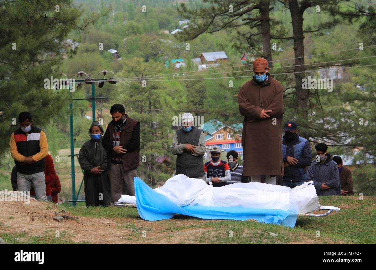 Burying a body hi-res stock photography and images - Alamy