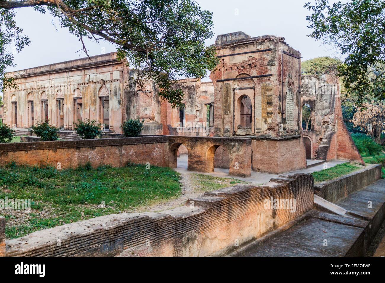 Lucknow mughal architecture hi-res stock photography and images - Alamy