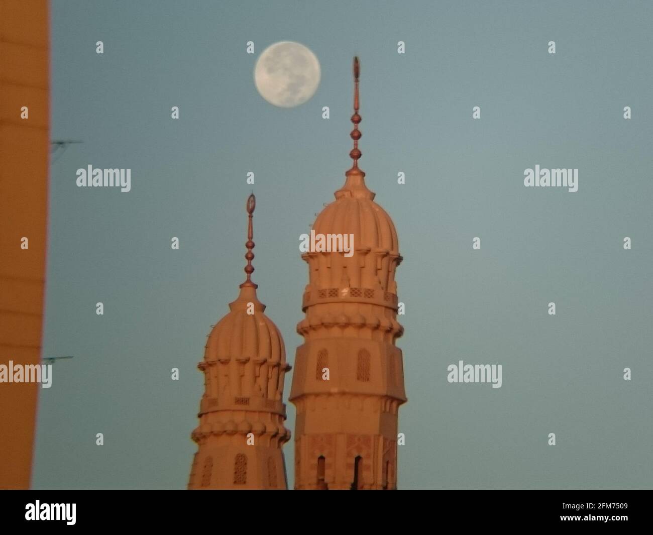 Full height hi-res stock photography and images - Alamy