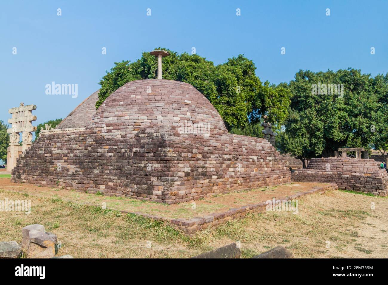 Small stupa at Sanchi, Madhya Pradesh, India Stock Photo - Alamy