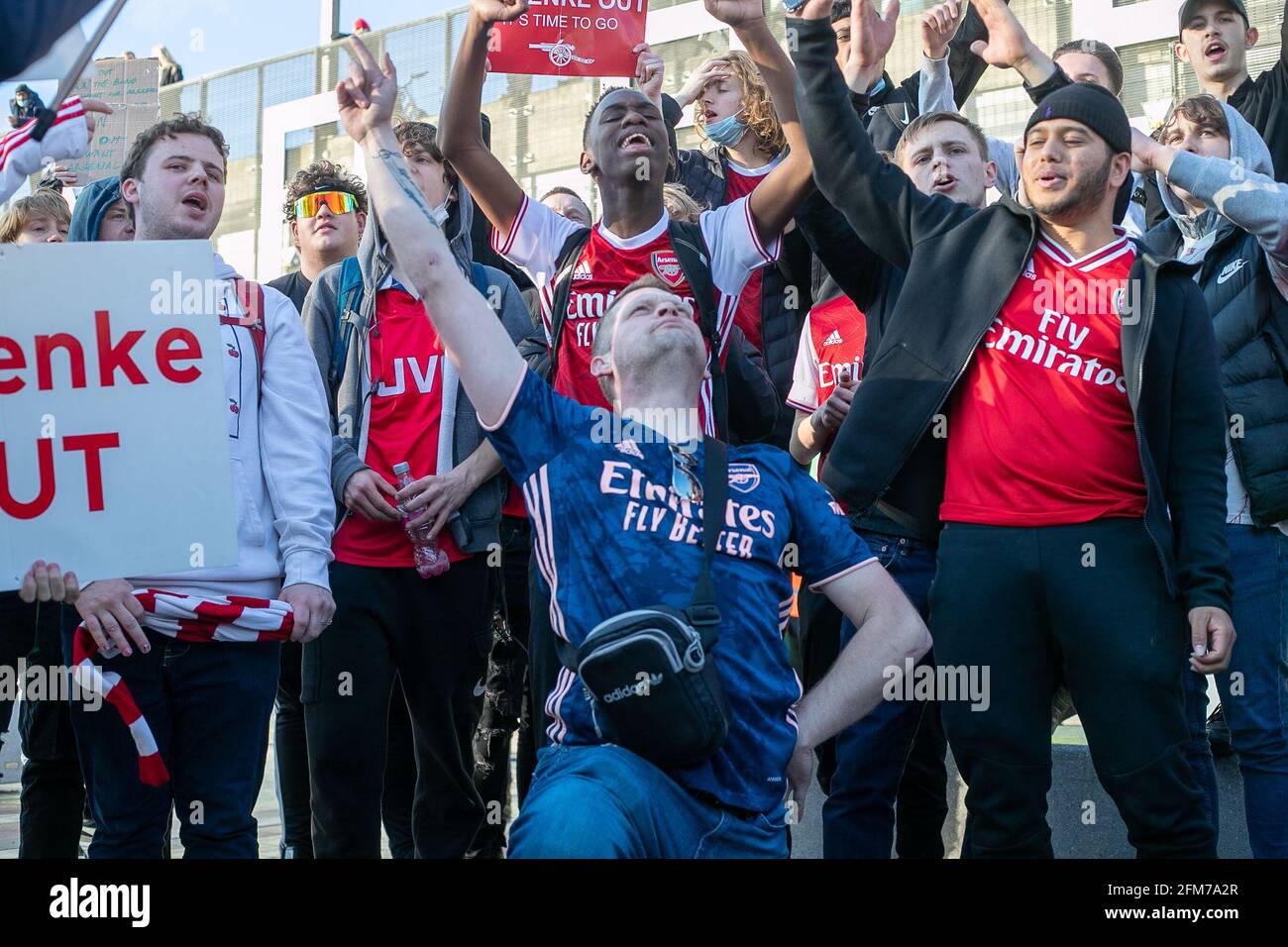 Arsenal fans hi-res stock photography and images - Alamy