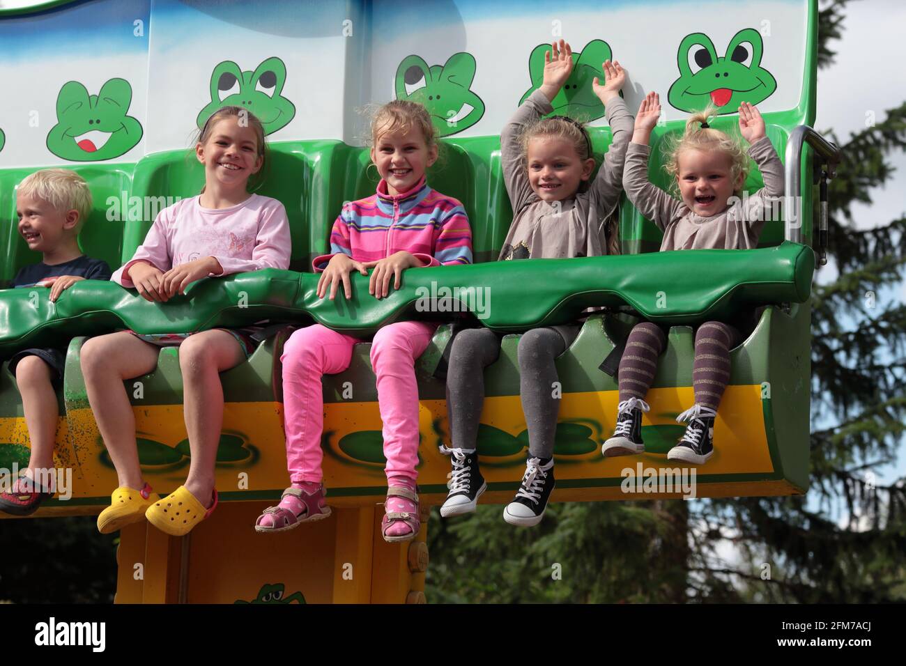 children at amusement park Stock Photo - Alamy