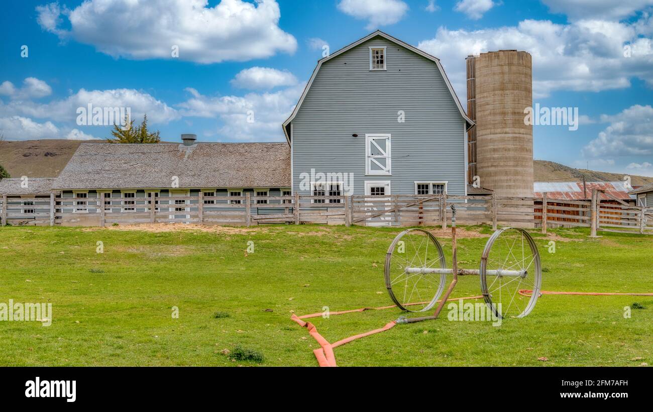 Beautiful classic gray colored barn Stock Photo - Alamy