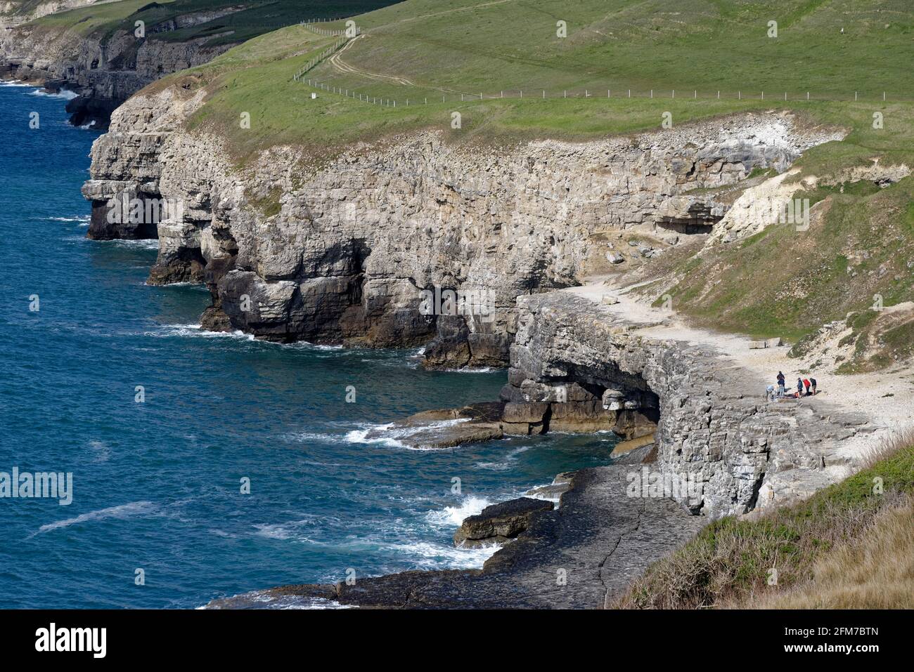 High cliff ledge hi-res stock photography and images - Alamy
