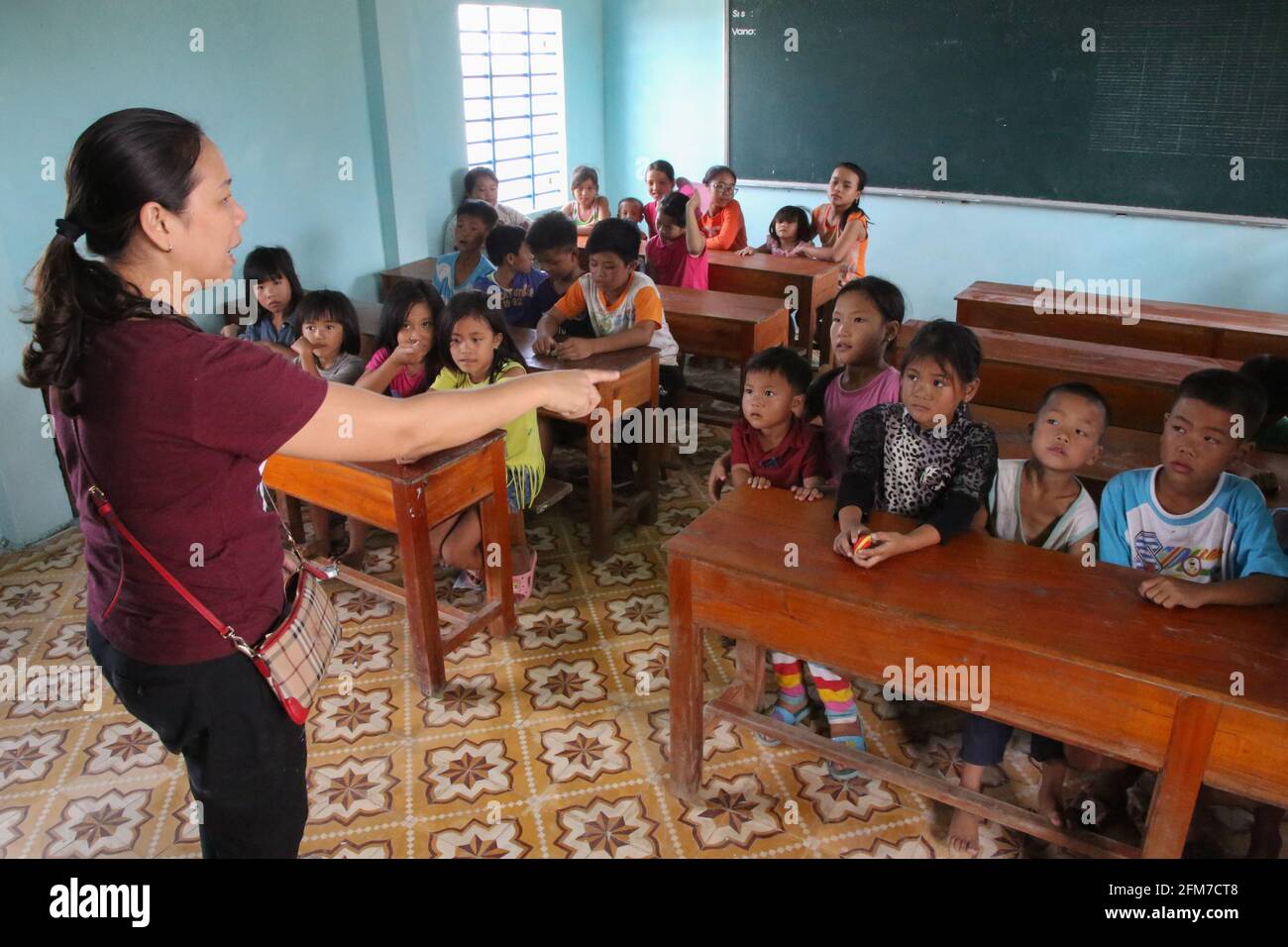 Vietnamese classroom teacher hi-res stock photography and images - Alamy
