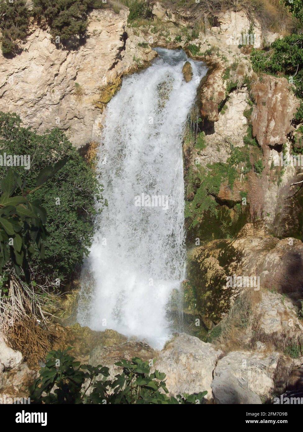Medium shot waterfall hi-res stock photography and images - Alamy