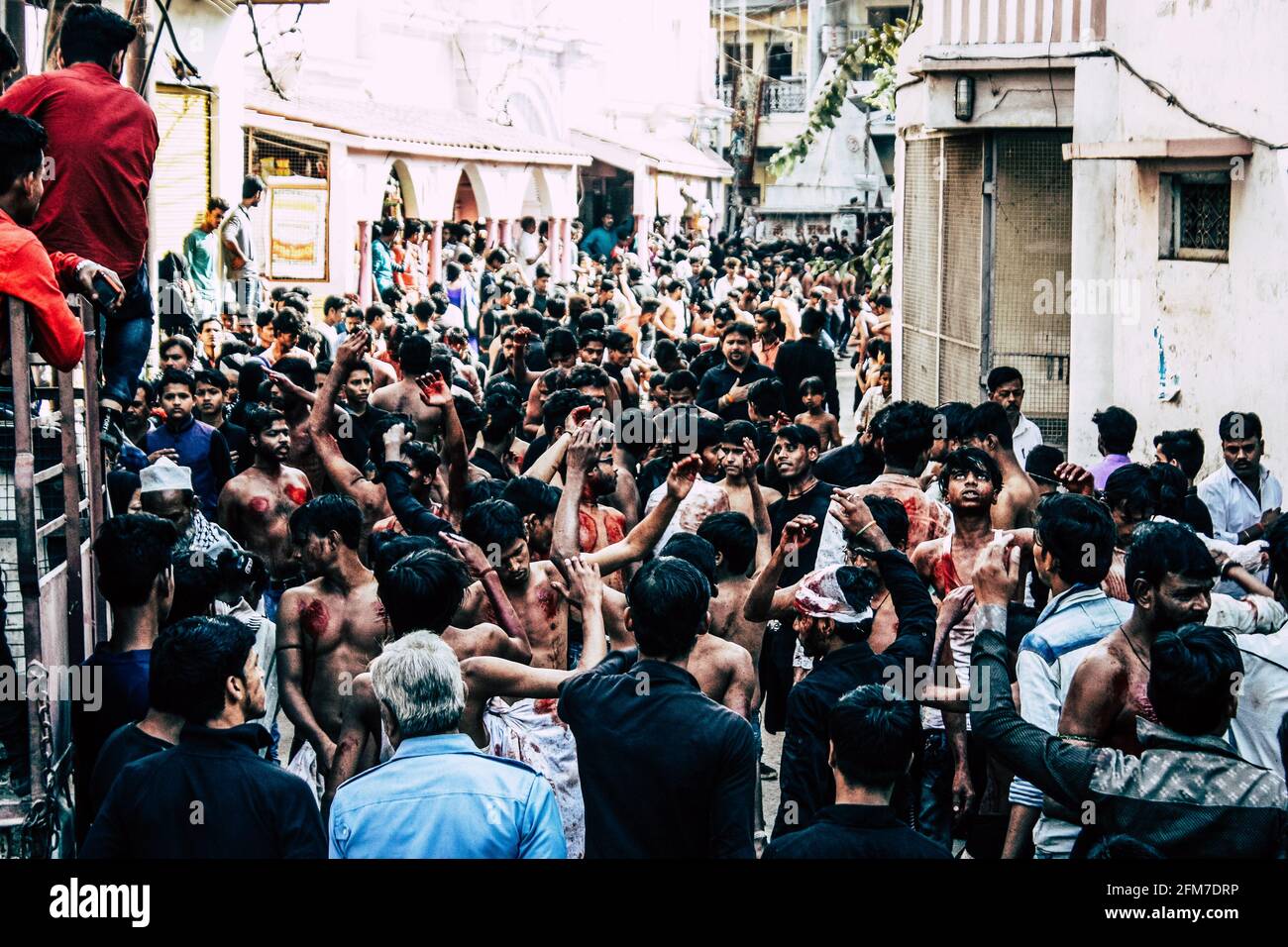 Shiite Muslims people using chains and blades during a ritual self ...