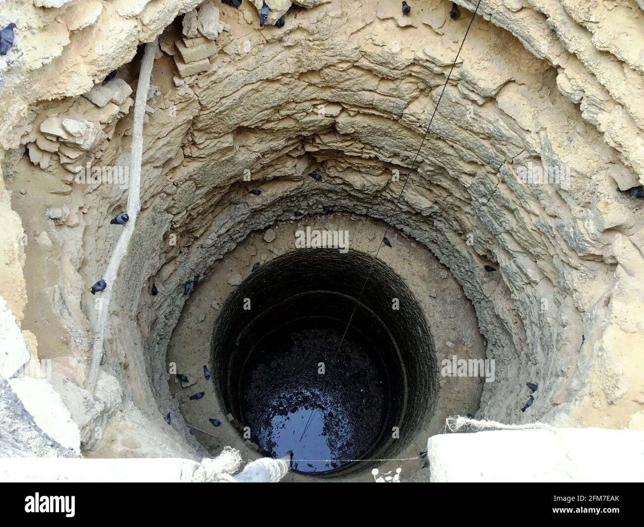 Top view of deep well without water Stock Photo - Alamy