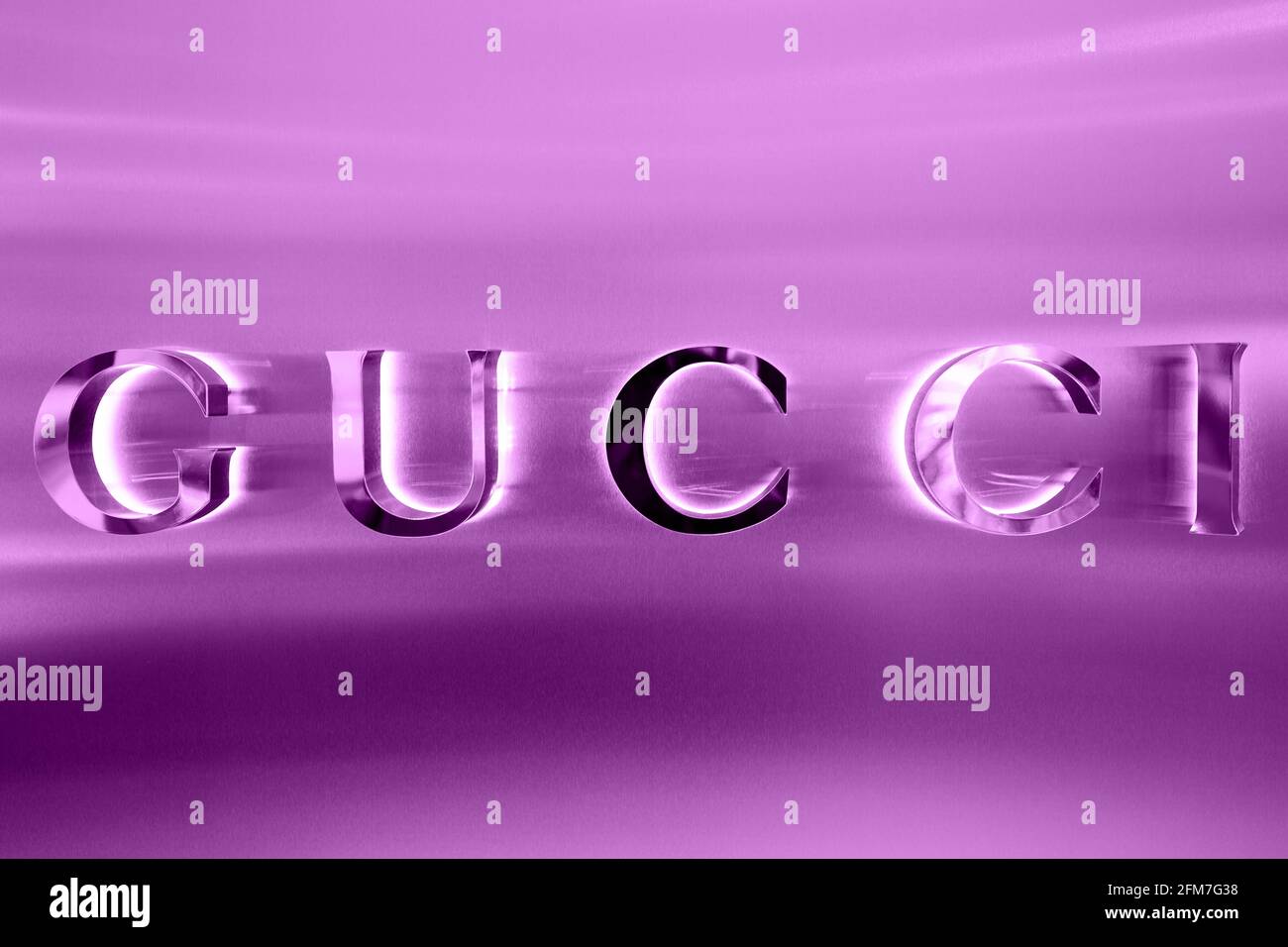 Gucci shop front logo sign hi-res stock photography and images - Alamy