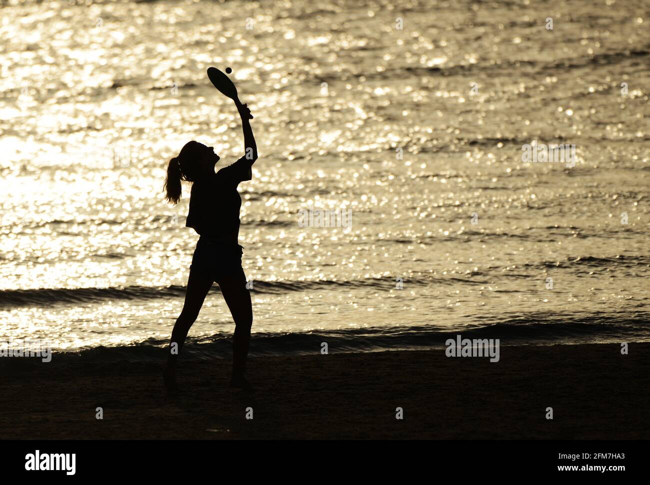 Playing Matkot ( paddle ball ) on the beach in Tel-Aviv Stock Photo - Alamy